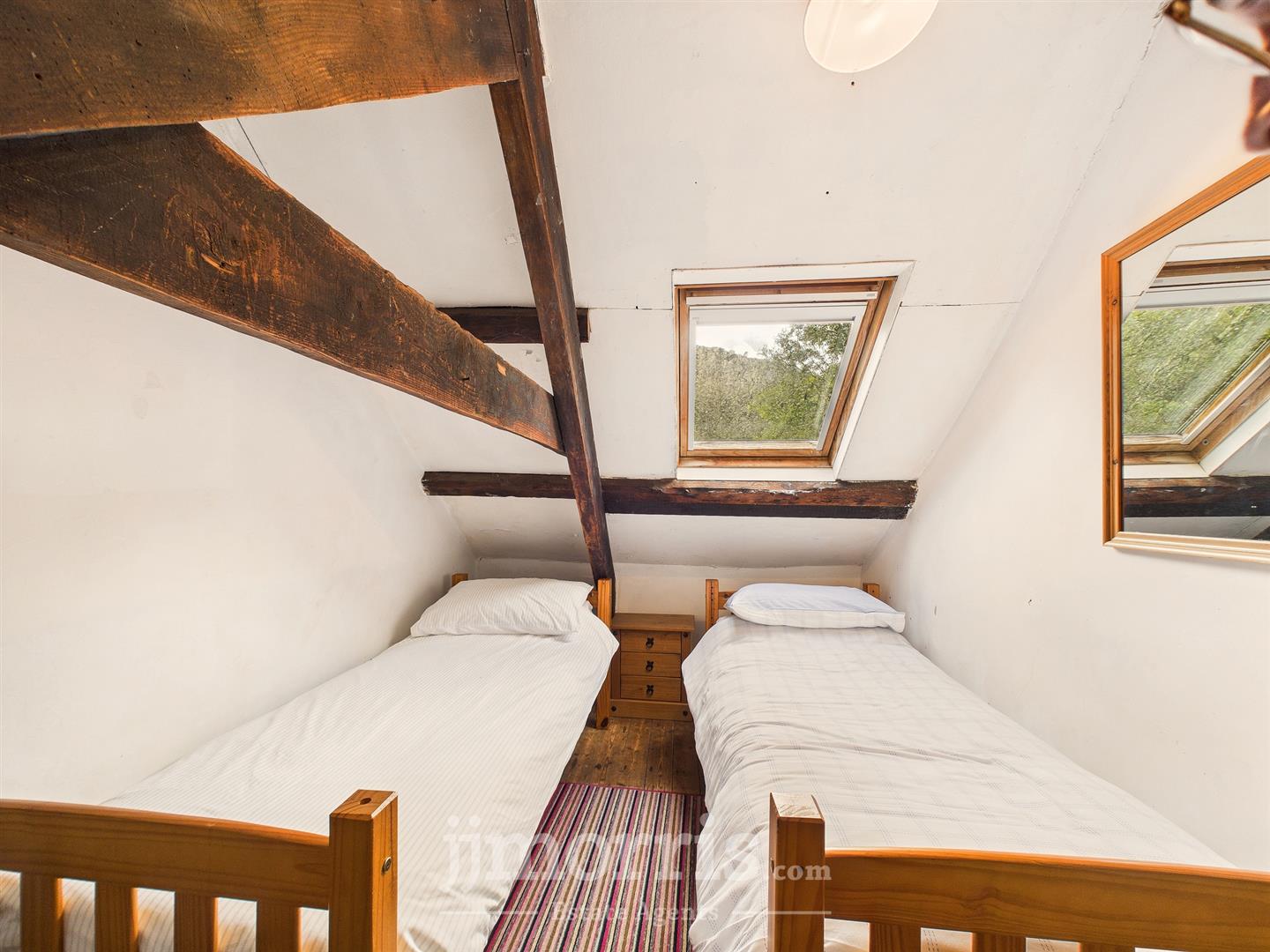 Cwmllan, Pontfaen, Fishguard – JJMorris